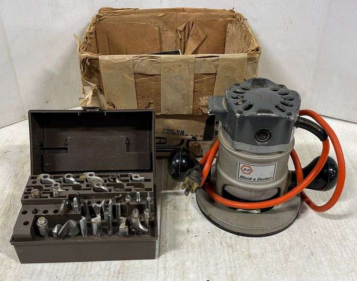 Black & Decker router with router bits - Albrecht Auction Service