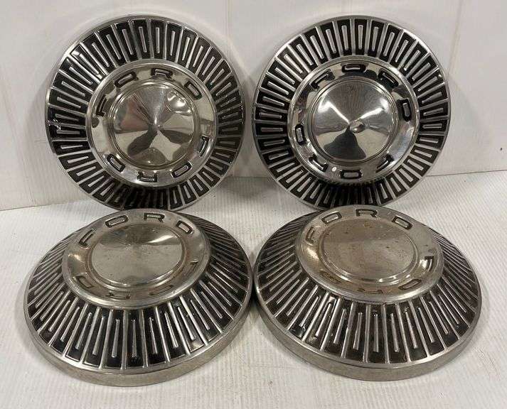(4) 1965 Ford truck hubcap set, dented and rusty - Albrecht Auction Service