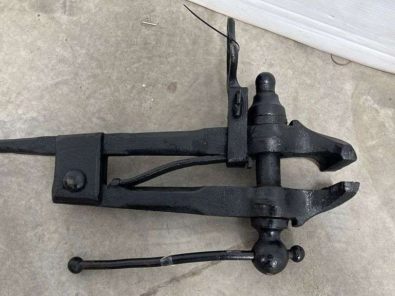 Blacksmith post 31" leg vise, no. 2, heavy duty 3 3/4" jaws - Albrecht ...
