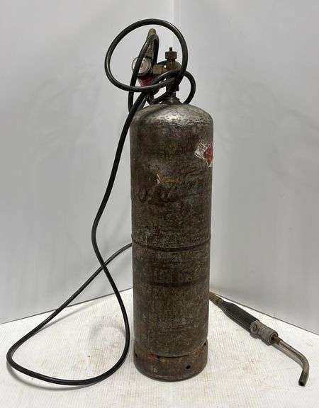 Handheld propane tank and torch, works well - Albrecht Auction Service