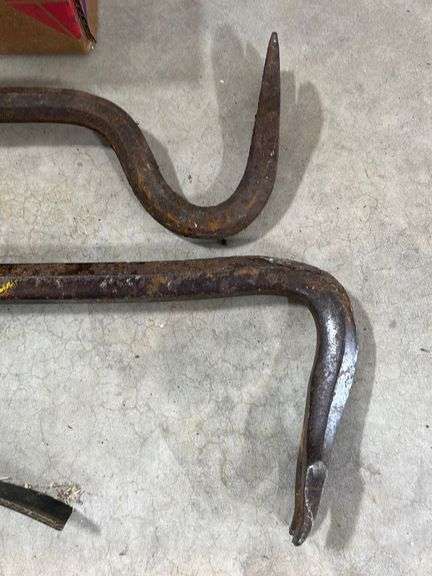 Crowbars, files, and other assorted tools, fair - Albrecht Auction Service
