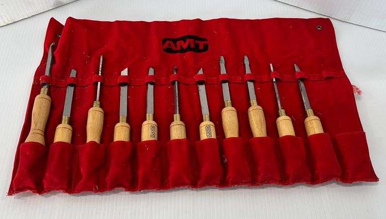 AMT 11-piece wood chisel set in red bag - Albrecht Auction Service