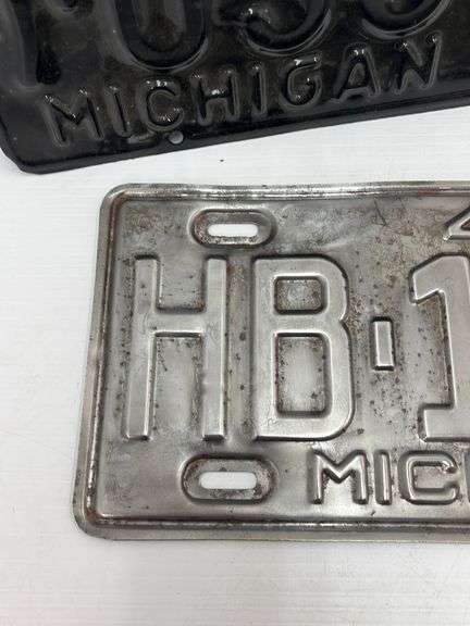 (4) Vintage/Antique Michigan license plates, include: 1917, 1929, 1955 ...