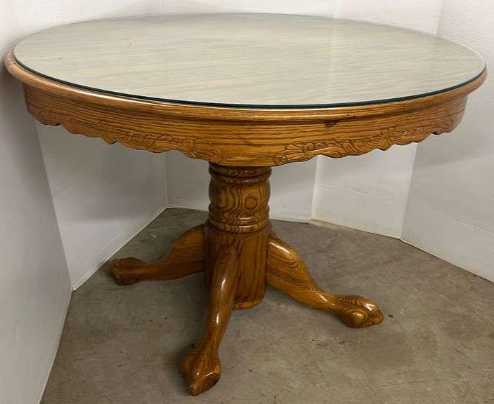 42" Round oak table with 23" built in leaf, overall- 67"L, comes with ...
