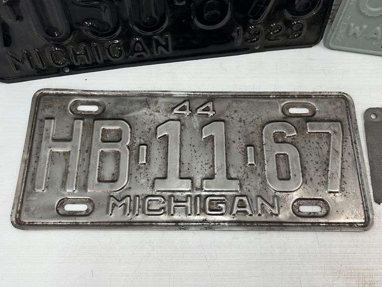 (4) Vintage/Antique Michigan license plates, include: 1917, 1929, 1955 ...