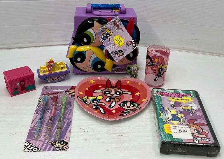Powerpuff girls items, includes: Lunchbox with two water bottles, New ...