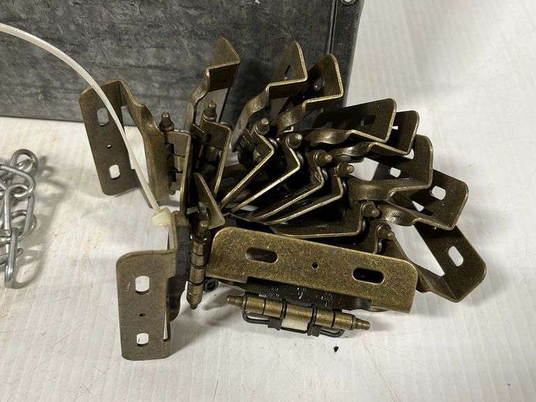 Metal toolbox with chains, box- 18"W x 8 1/2"D x 9"H - Albrecht Auction ...