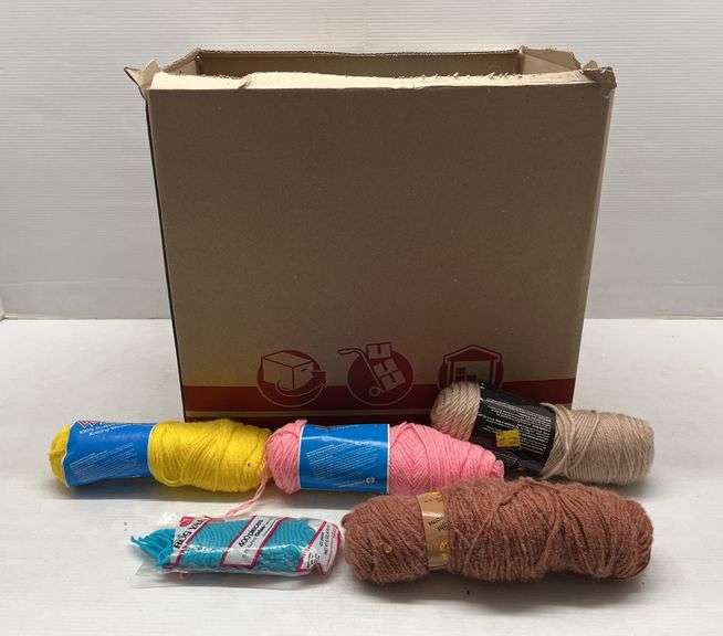 Box of yarn - Albrecht Auction Service