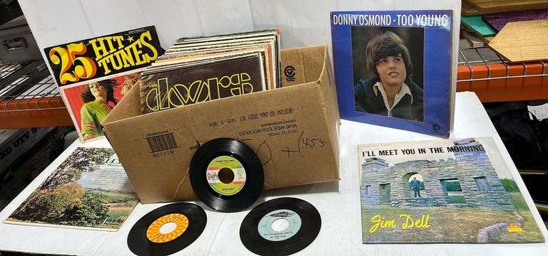 Over (60) various records, 45's and 33 1/3 - Albrecht Auction Service