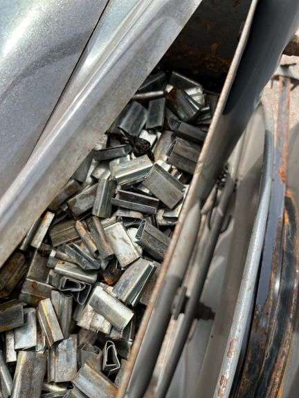 Metal bander with clips and crimping tool - Albrecht Auction Service