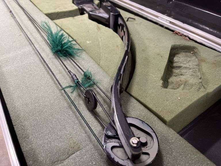 Ben Pearson compound bow, 31" to 32" draw length, 60-70 lb. draw weight ...