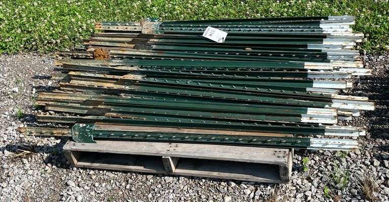 (35) Metal T-posts, 5'H, good - Albrecht Auction Service