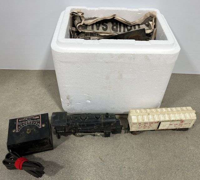 Older Lionel train O-gauge pieces, includes: (2) Locomotives, White box ...