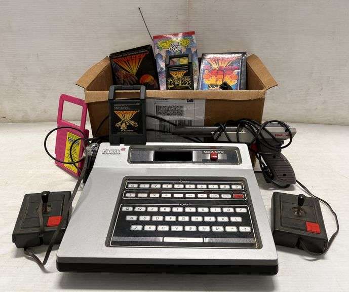Nintendo Odyssey processor, controllers, and games - Albrecht Auction ...