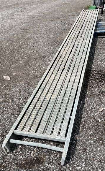 Aluminum scaffold pick, 29" x 20", used - Albrecht Auction Service