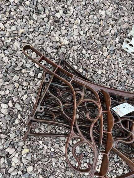 Old cast iron bench frames - Albrecht Auction Service