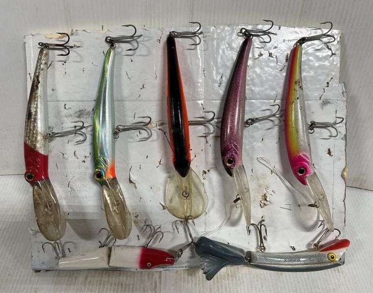 (7) Musky fishing lures, 7" to 9", good, sharp hooks - Albrecht Auction ...