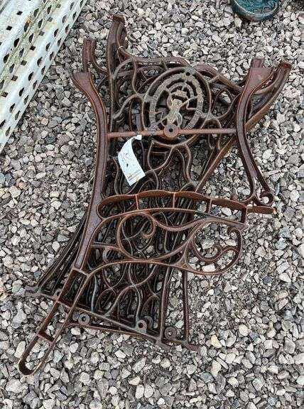Old cast iron bench frames - Albrecht Auction Service