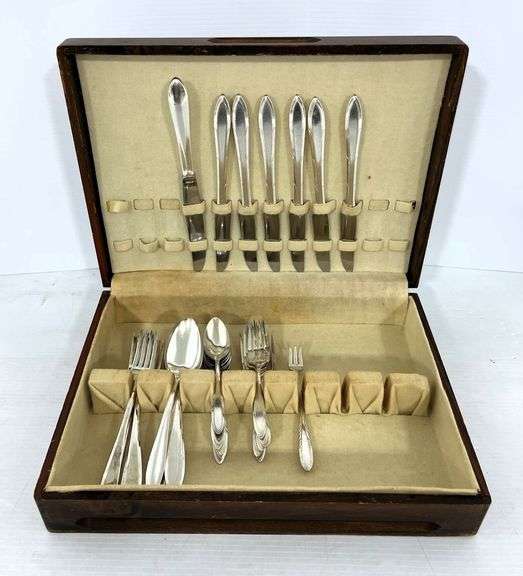 Silverware Nobility plate, service for (8), in wooden box with tarnish ...