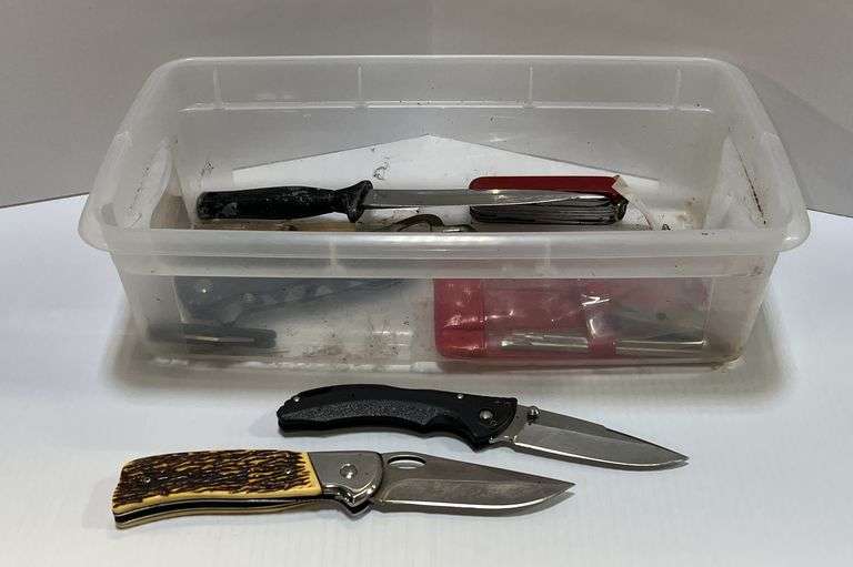 Assorted knives, up to 9"L overall, have wear - Albrecht Auction Service