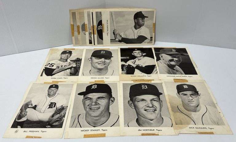 (16) Vintage 1960s Detroit Tigers team issued 5x7 black and white ...