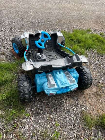 Dune Racer kids car, (2) working batteries and charger, 3'W x 4'L ...