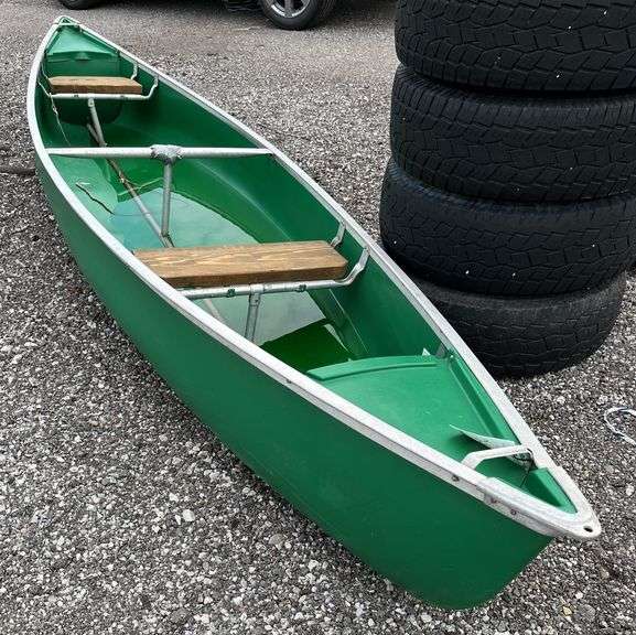 15' Coleman canoe, good - Albrecht Auction Service