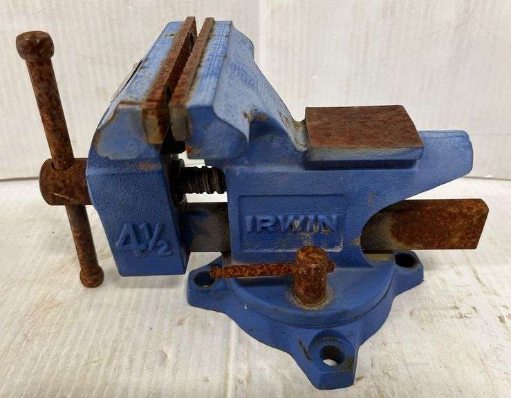 Band vise with 4" jaws, has rust - Albrecht Auction Service