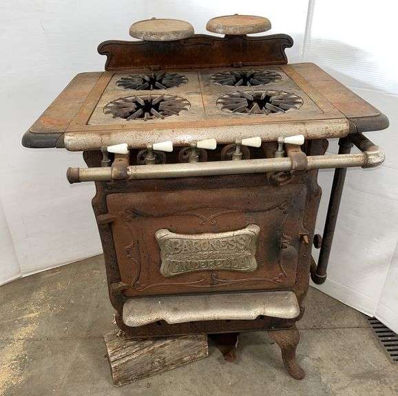 Antique 1913 Baroness Cinderella gas stove, complete, left front leg ...