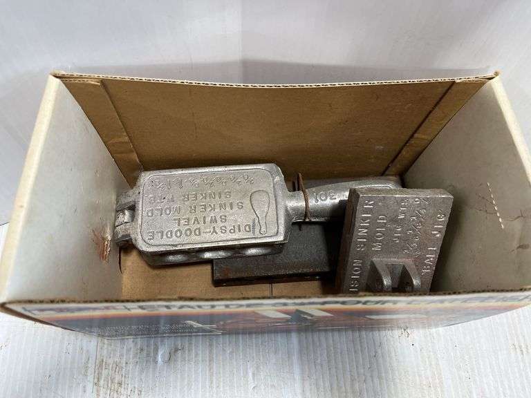 (5) Fishing sinker molds, include: 3- Aluminum, 1- Cast iron, and 1 ...