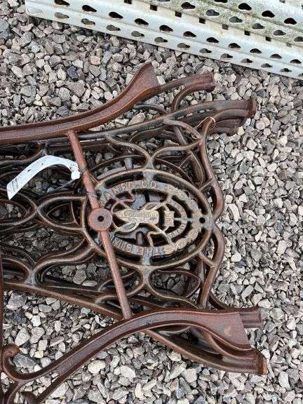 Old cast iron bench frames - Albrecht Auction Service