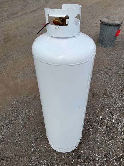 100lb. Propane tank, full, very good - Albrecht Auction Service