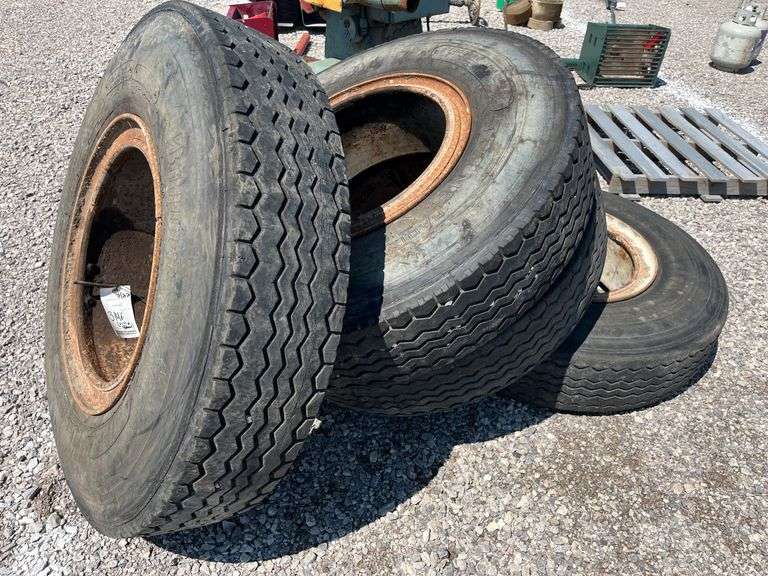 Set of (4) semi trailer rims and tires with spacers, 1000R20, cracked ...