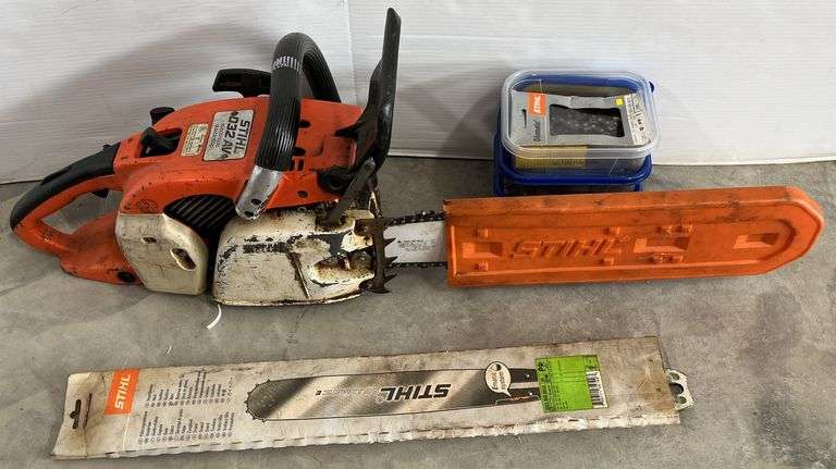 STIHL 032AV chainsaw with extra 16" bar and chains, handle is loose ...