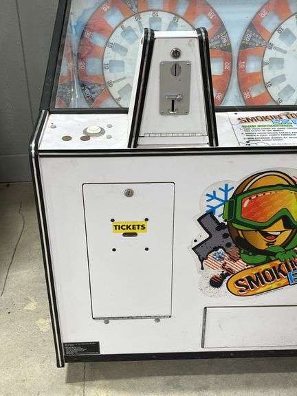 "Smokin Token Extreme" Redemption Game, right side works, left side has ...