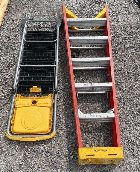 Step stool, 5', Coseo; Werner folding ladder, 6' - Albrecht Auction Service