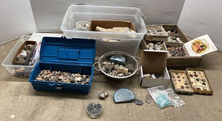 Large variety of rocks and fossils, includes: Geodes, agates ...