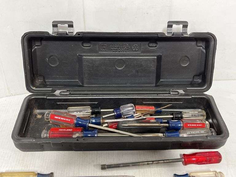 ToolMaster tool box, with (17) screwdrivers, mostly Craftsman ...