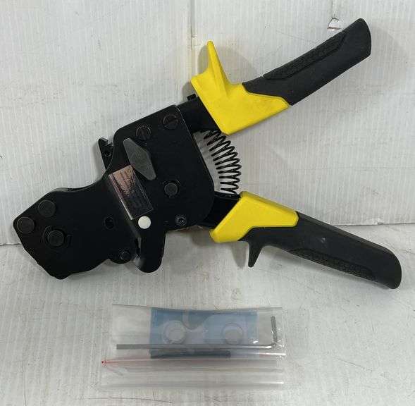 Apollo one hand PEX pinch clamp tool for use with 3/8", 1/2", 3/4", and ...
