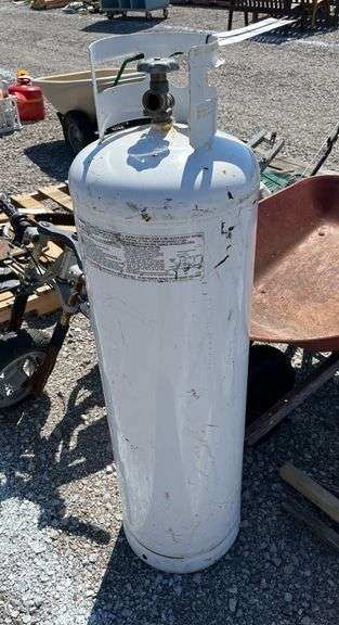 Tall propane tank, 39"H - Albrecht Auction Service