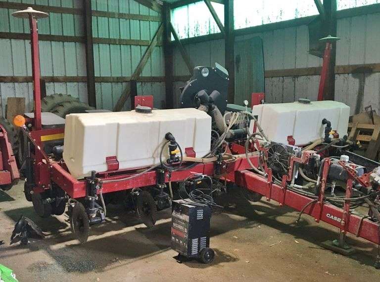 2016 Case IH 1225 Planter, 6-Row, 1153 Acres of Use, Liquid Fertilizer ...