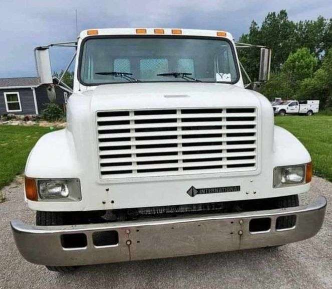 1998 International 4000 Series Flatbed Truck, Clean and Clear Title ...