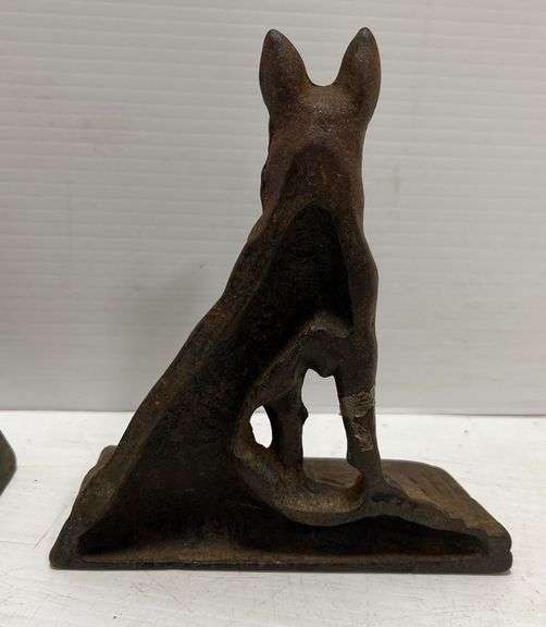 Antique cast iron dog bookends, 5 3/4"H - Albrecht Auction Service