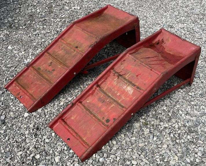 Metal car ramps, standard, good - Albrecht Auction Service