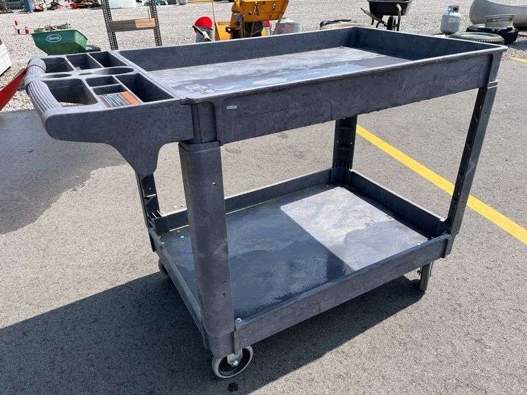 Plastic server cart on wheels - Albrecht Auction Service