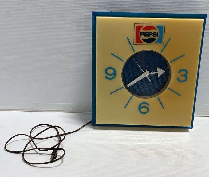 Lighted 60s Pepsi advertising clock, plastic, light works with push on ...