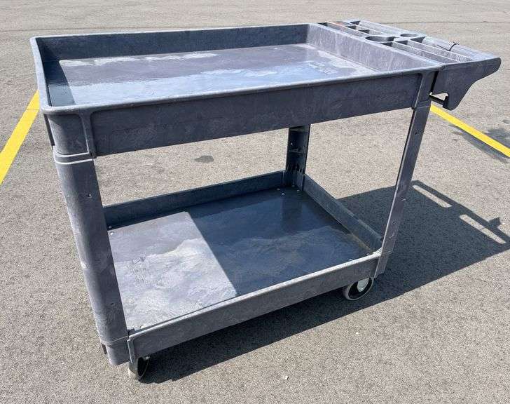 Plastic server cart on wheels - Albrecht Auction Service