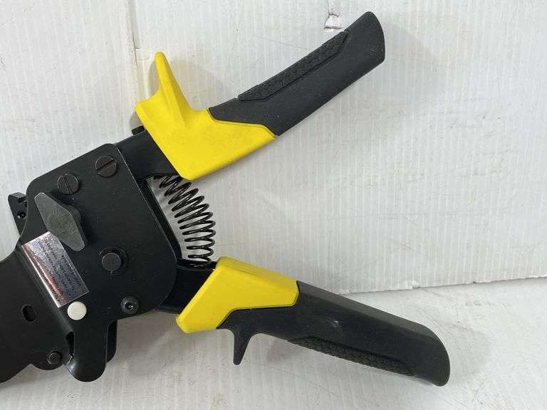 Apollo one hand PEX pinch clamp tool for use with 3/8", 1/2", 3/4", and ...