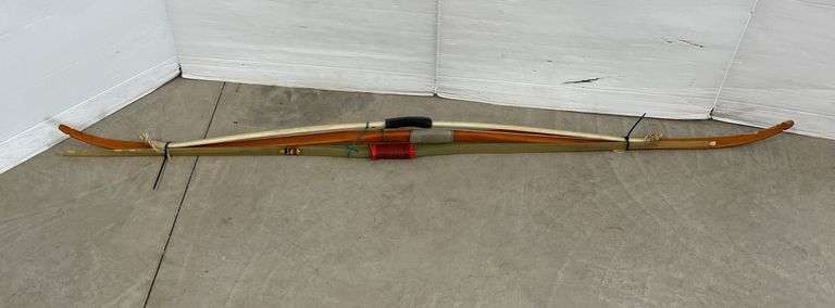 (3) Bows for children, up to 60"W, good - Albrecht Auction Service