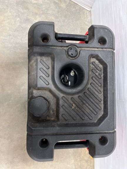 Coleman 1850 Powermate portable generator, starts and runs as it should ...